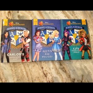 Disney | Toys | Disney Descendants School Of Secrets Book Set | Poshmark